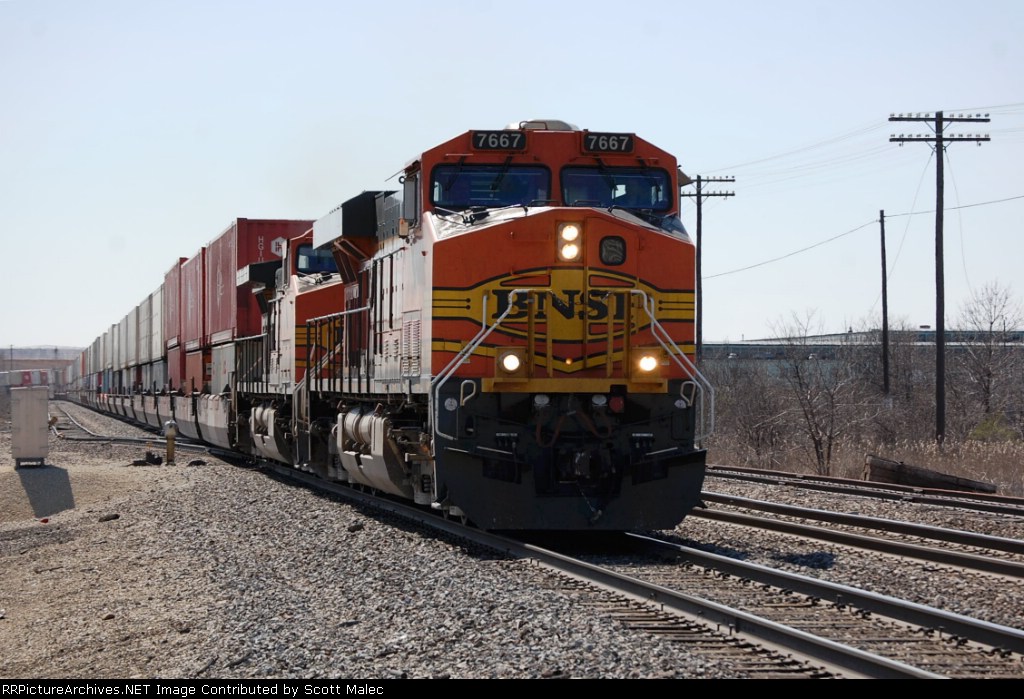 BNSF 7667 & 5076